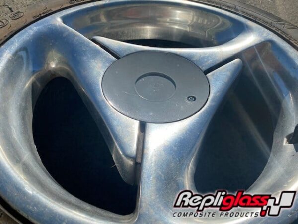 HOLDEN COMMODORE VR / VS TRI SPOKE WHEEL CENTER CAPS X 4 GTS / GTSR 17 ...