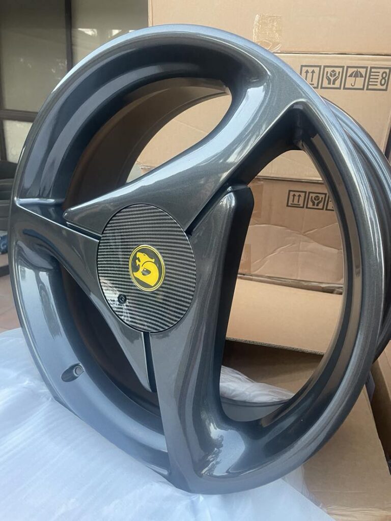 HOLDEN COMMODORE VS GTSR 20 INCH WHEELS X 4 PAINTED CORRECT COLOR WITH ...
